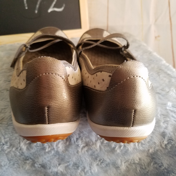 Privo | Shoes | Privo By Clarks Mary Jane Style Flats Size 9 2 | Poshmark